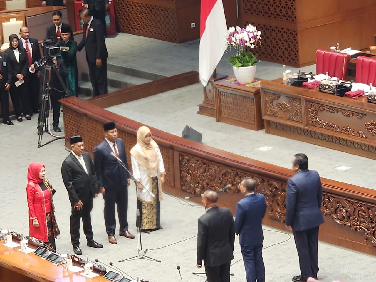 Sah! H Syamsul Bahri Resmi Dilantik Sebagai Anggota DPR RI - Lugas ...